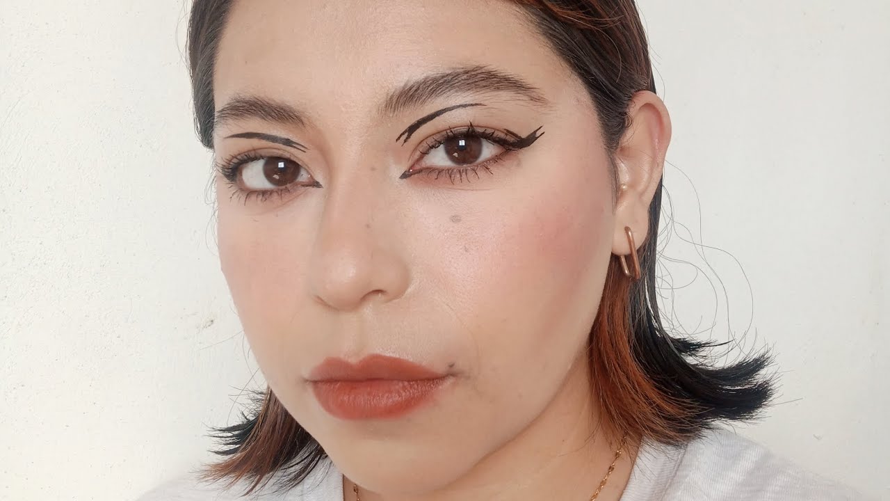 Delineado gráfico ️ #makeup #maquillajetips #maquillajetips # ...