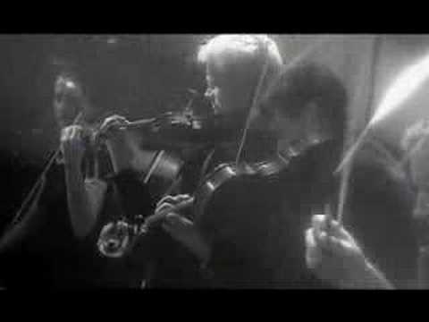 Blur - The Universal (Live) - YouTube