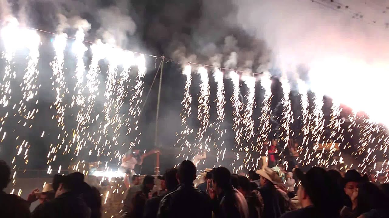 Chiquimitio mich. 2015. Quema del castillo - YouTube