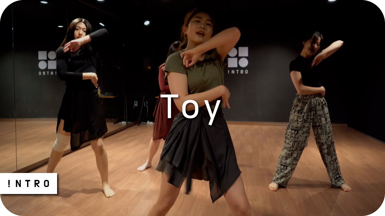 Toy - Netta | Eunkong Choreography | INTRO Dance Music Studio - YouTube
