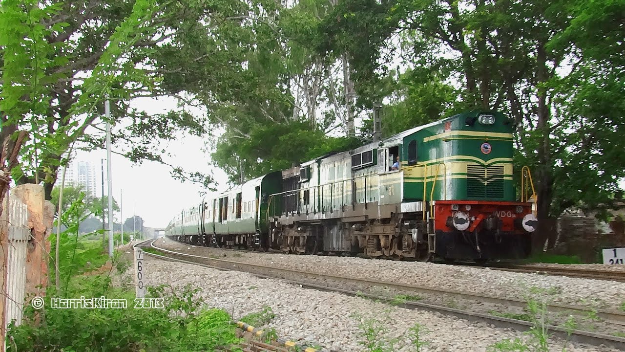 CAMOUFLAGE! GREEN ALCO GREEN TRAIN UNDER LUSH GREENERY ( 06512 JP-YPR ...