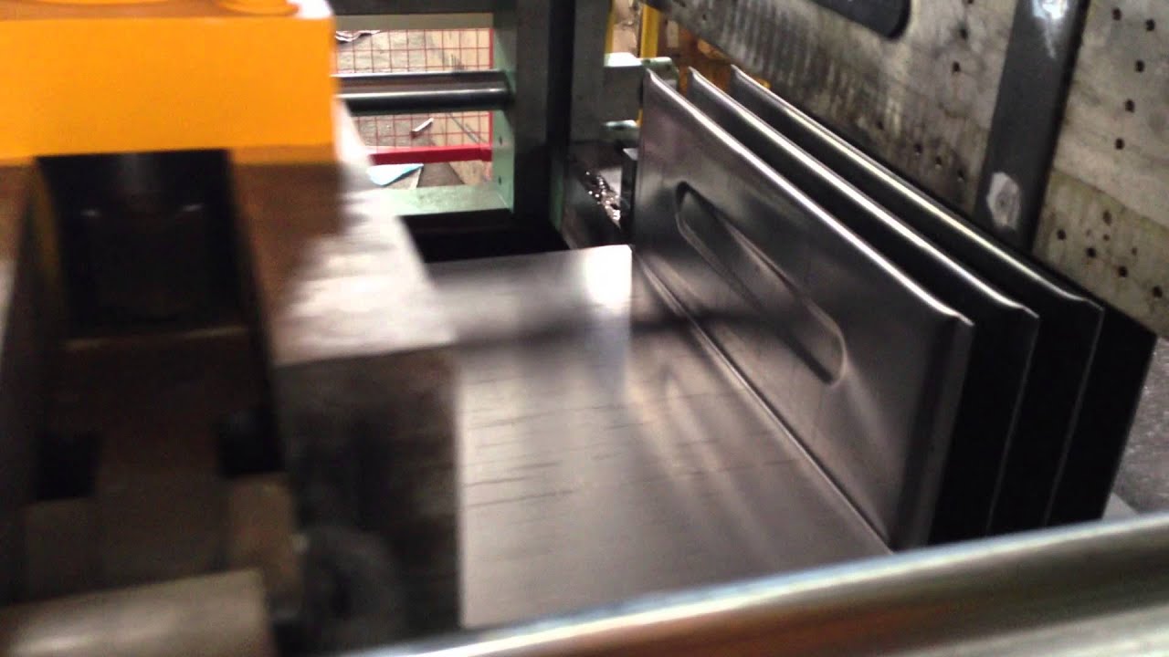 Corrugated fin forming machine with ribs for transformer corrugated ...