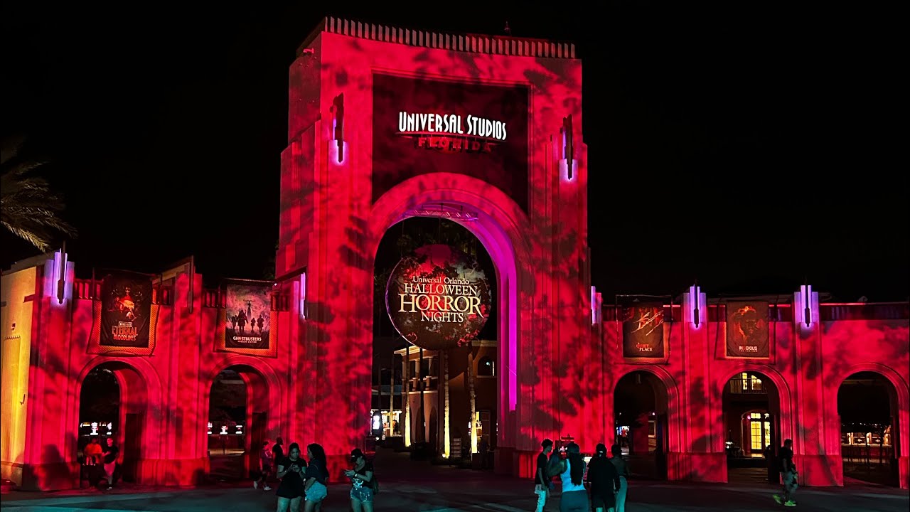 All 10 HHN Houses Done In 3 Hours?! Showing Up to HHN at 11 PM - YouTube