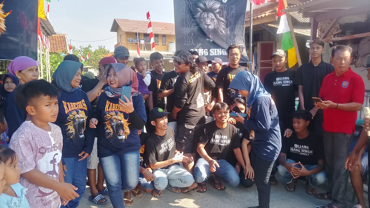 Perlombaan sepatu Bakyak//Bujang Gang Singa 🦁 - YouTube