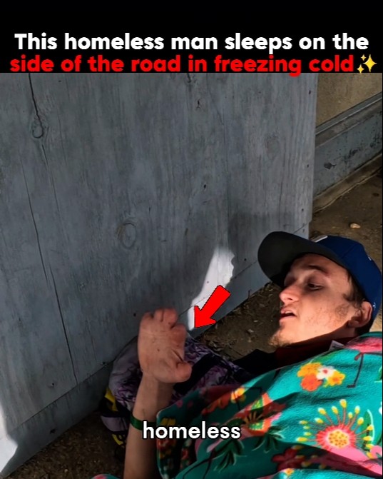 This man without a home spends his nights sleeping by the roadside in ...