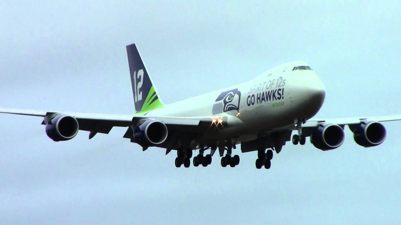 Seahawks 12th Man Boeing 747-8 Lands at Paine Field 1-30-14 - YouTube