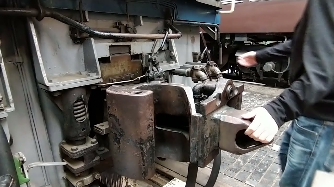 EF63双頭連結器 密連 自連 - YouTube