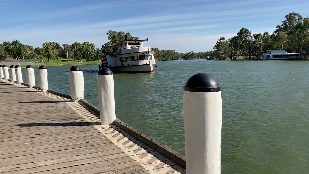 PV Rothbury arriving at Mildura jetty - YouTube