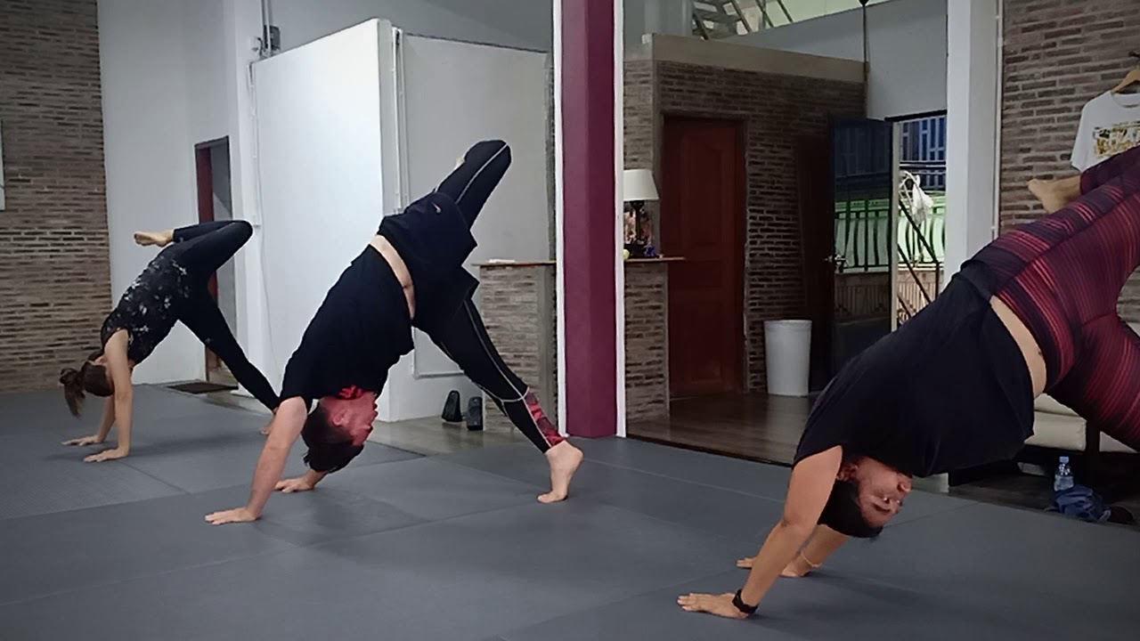 Animal flow class November 2019 - YouTube