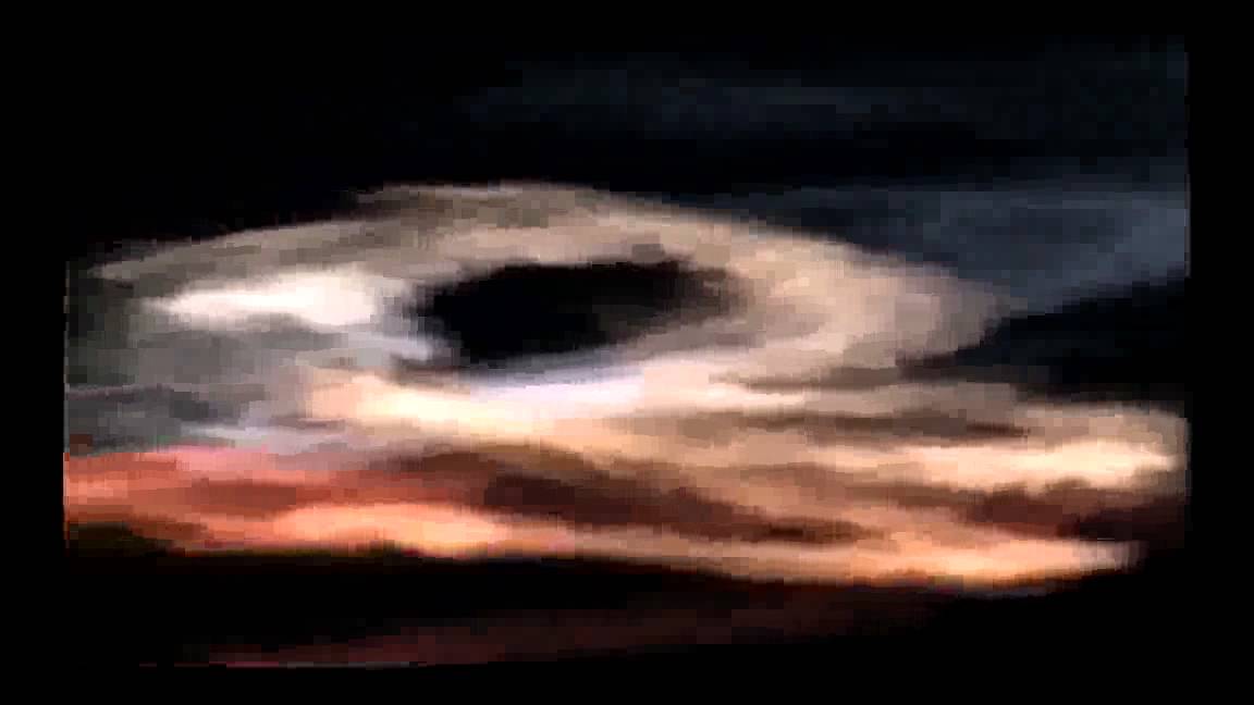 NEW VIDEO of UFOs Over NYC 10/13/10 from airplane window - Stunning 100 ...