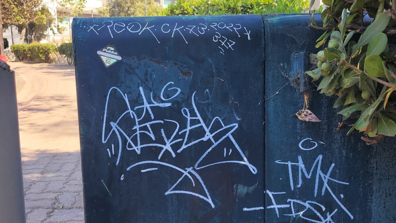 GRAFFITI TAGGING THE CITY - SOLID MARKER - YouTube