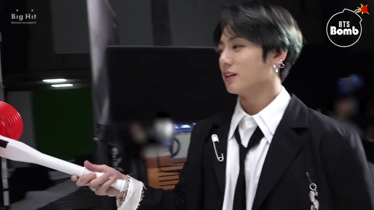 [VOSTFR BANGTAN BOMB] Boxing with a Squeaky Hammer - BTS FRANCE - YouTube