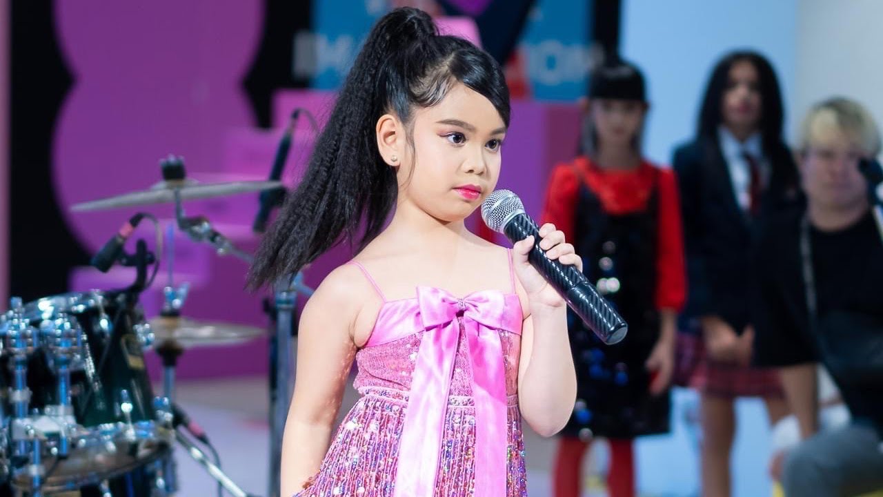 น้องป๊อป ร้องเพลง Marayat Kids Project Summer Music @CentralwOrld - YouTube