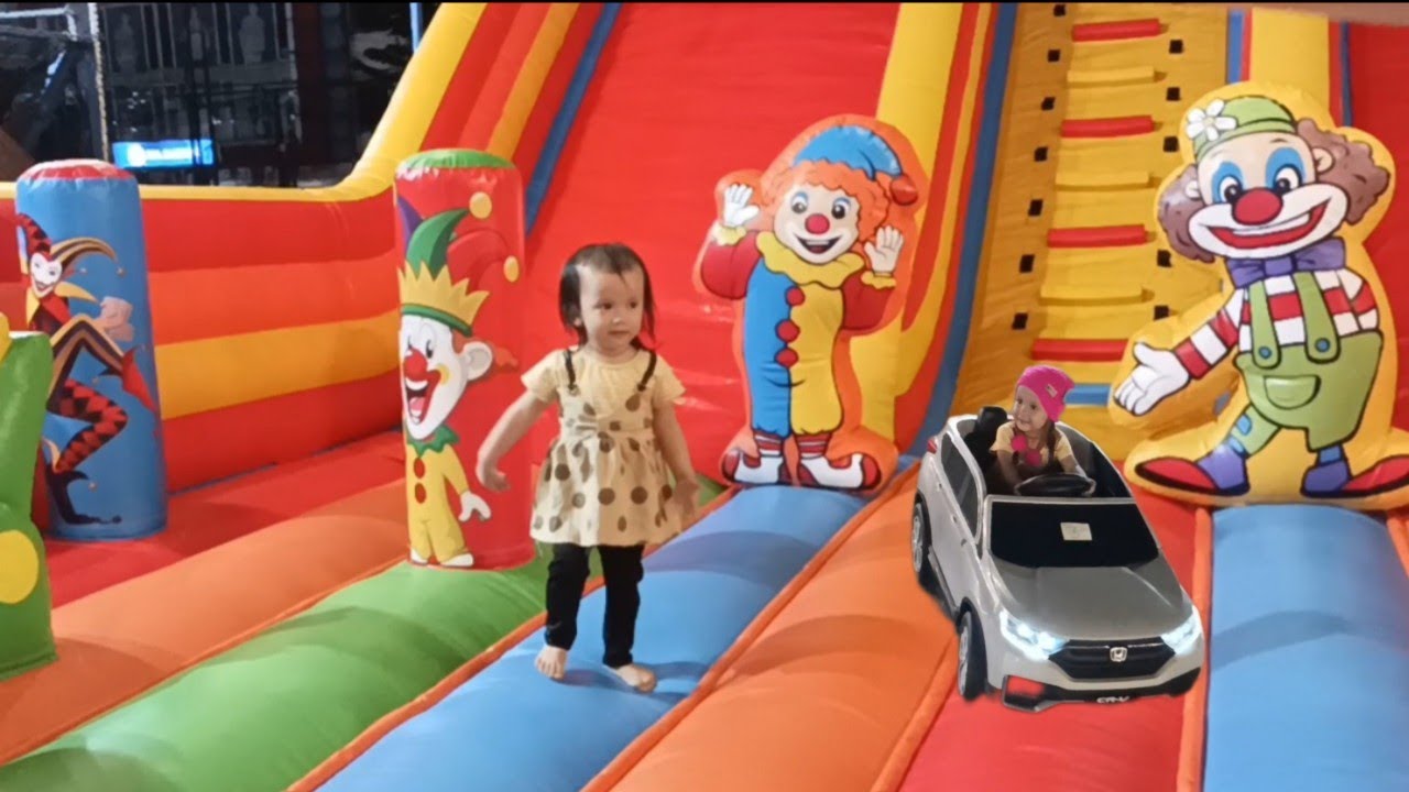 Playing giant balloons, big balloons, character balloons with keisha ...