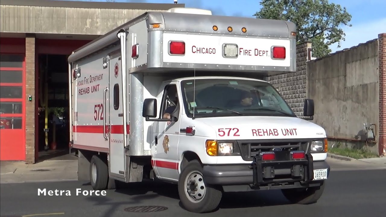 *RARE* Chicago Fire Dept REHAB Unit 572 & Engine 76 Responding - YouTube