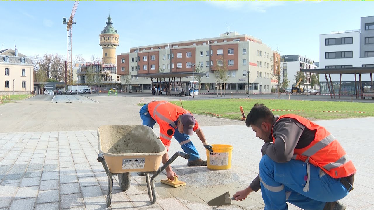 Le métier de maçon : exemple sur un chantier à Sélestat - YouTube
