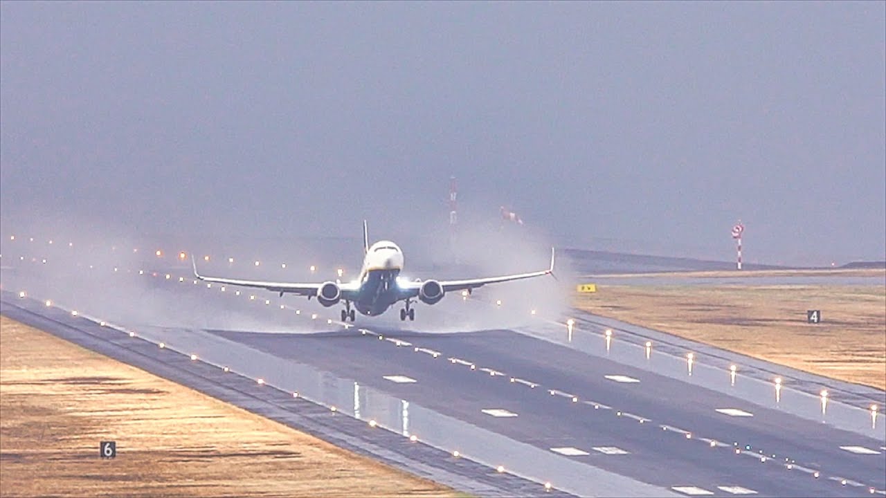 STUNNING WET RUNWAY TAKEOFF Ryanair B737 at Madeira Airport - YouTube