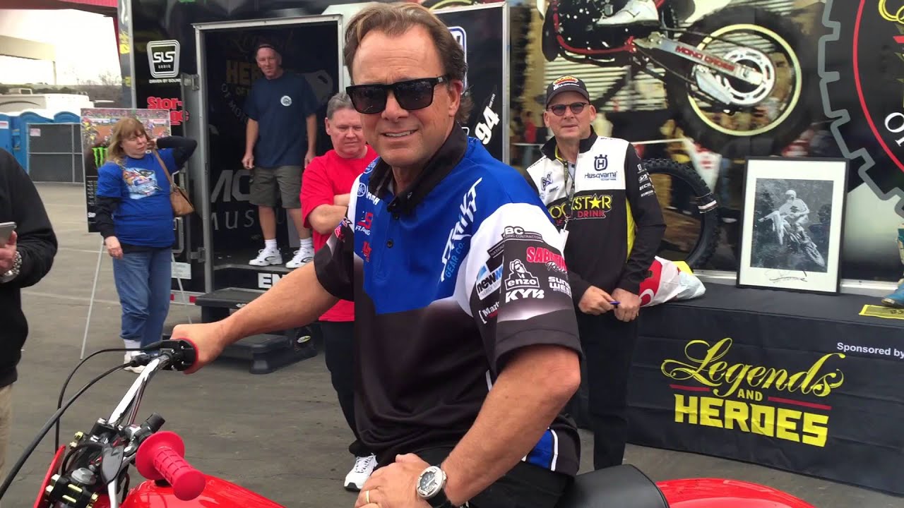 Marty Smith starts the 1979 Honda CR250R restored by Mike Tillman - YouTube