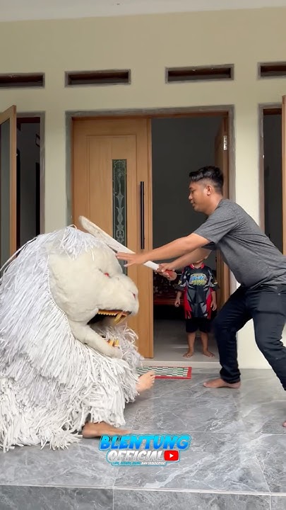 Bocil imut di kejar can macanan bapaknya keluar marah bawah pedang - YouTube