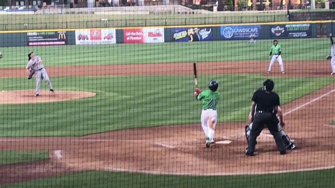 Ronald Acuna, Jr.'s swing - YouTube