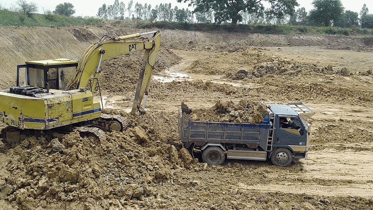 Cat Excavator Loading Trucks And Operator View - YouTube