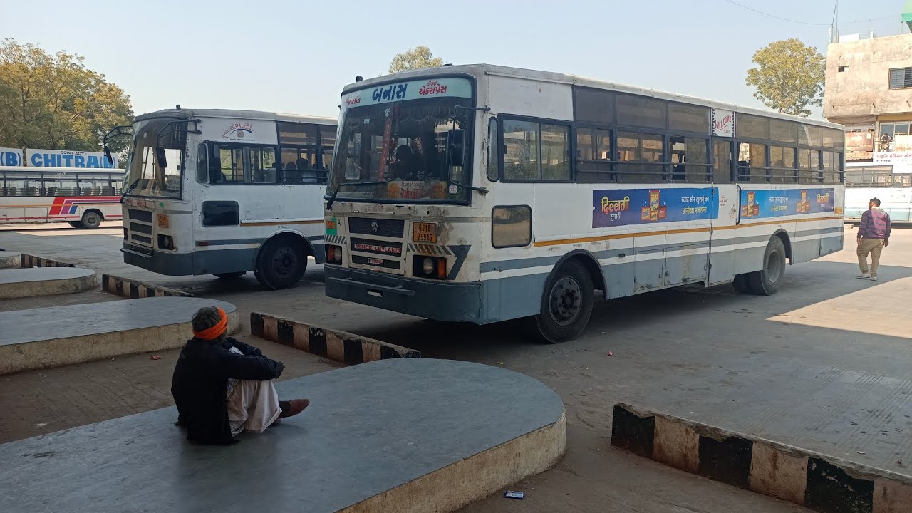 GSRTC 2 Deluxe Bus Departure At Diyodar Bus Stand - YouTube