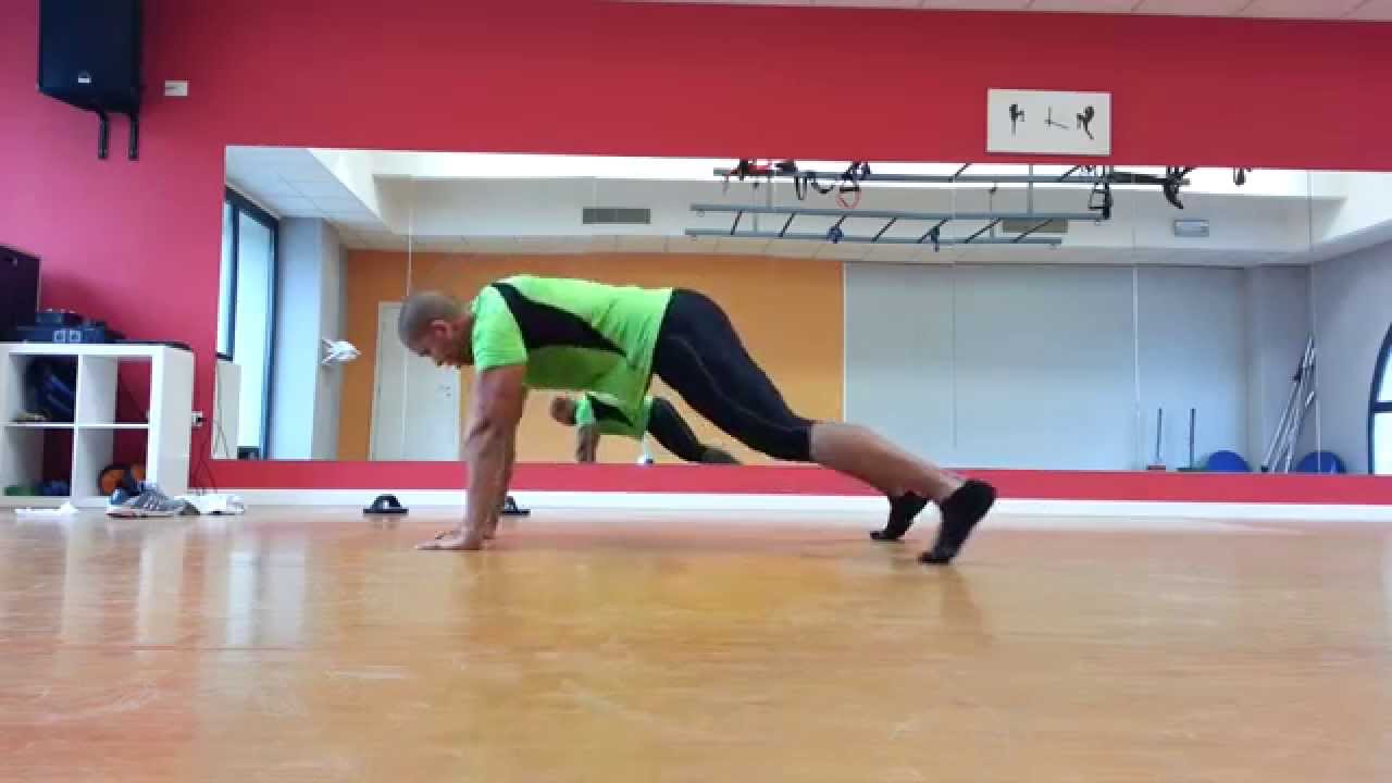 Piegamenti sulle braccia. - YouTube