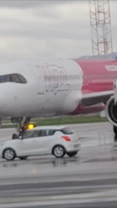 Ryanair vs Wizz Air - YouTube