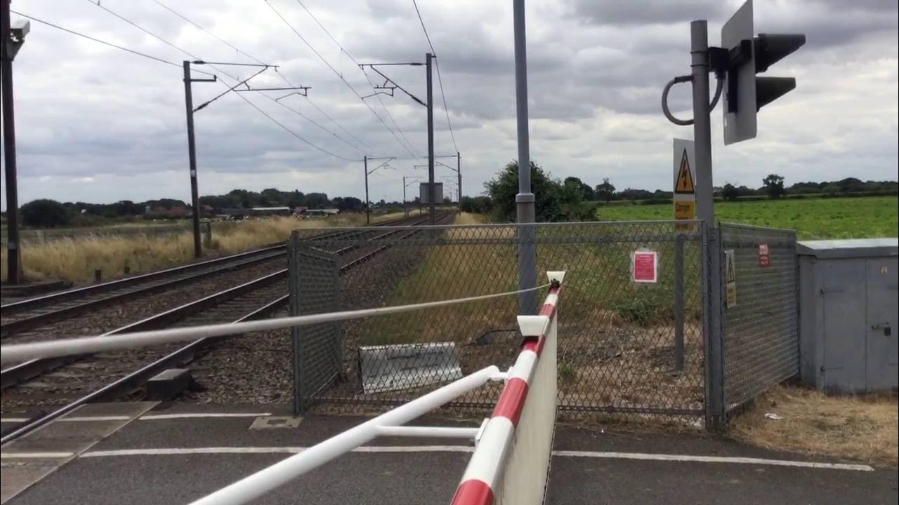 North Muskham Level Crossing (Notts) Sunday 14.08.2016 - YouTube