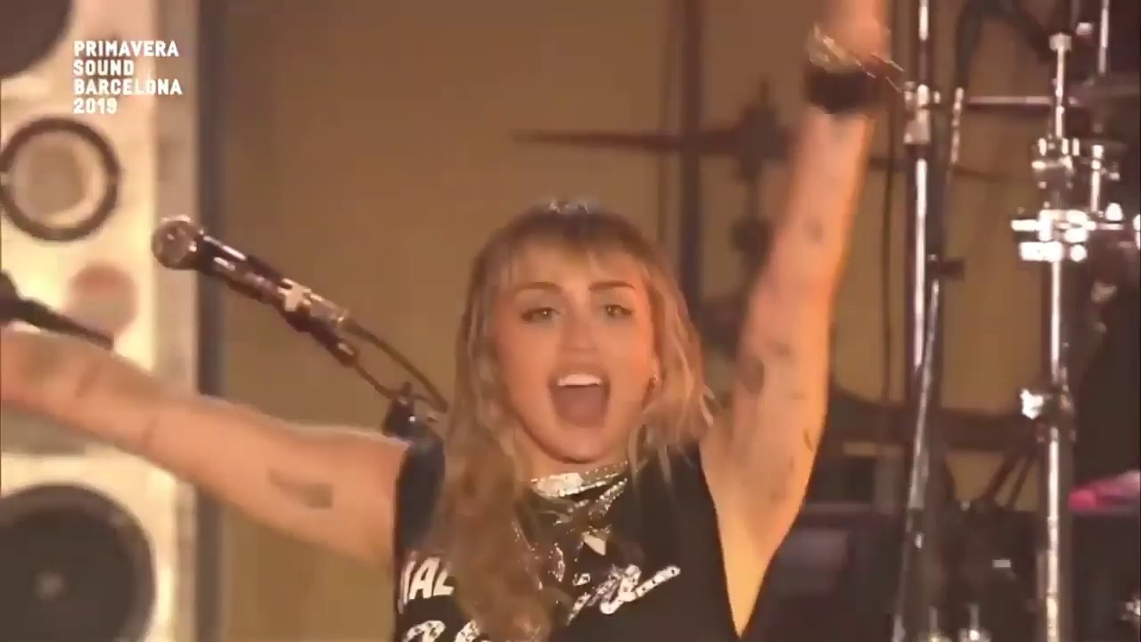 Miley Cyrus - Mother's Daughter (Live at Primavera Sound Festival 2019 ...