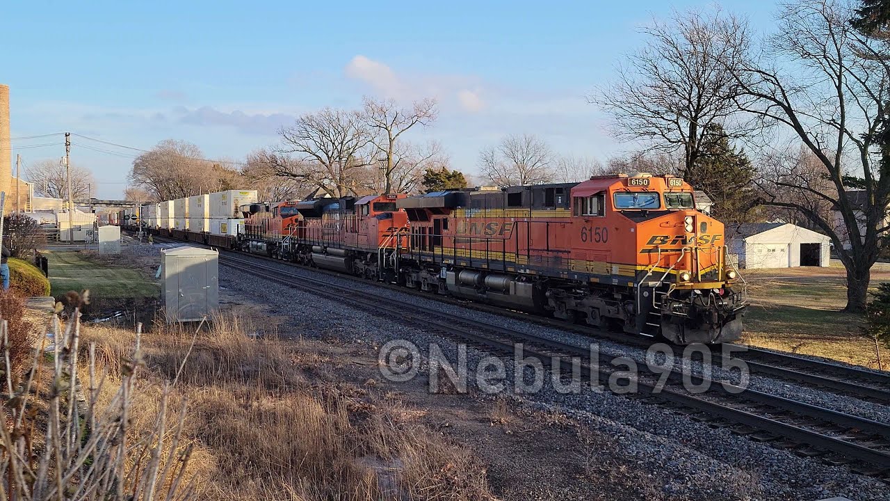 BNSF 6150 Leads a WB Intermodal Through Rochelle, IL!! 12-29-2022 - YouTube