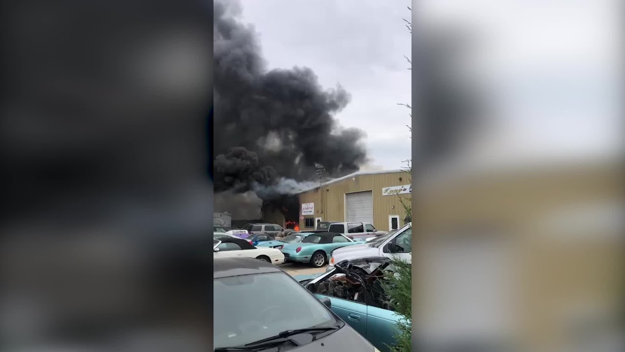 Witness video shows auto body shop fire in Omaha - YouTube