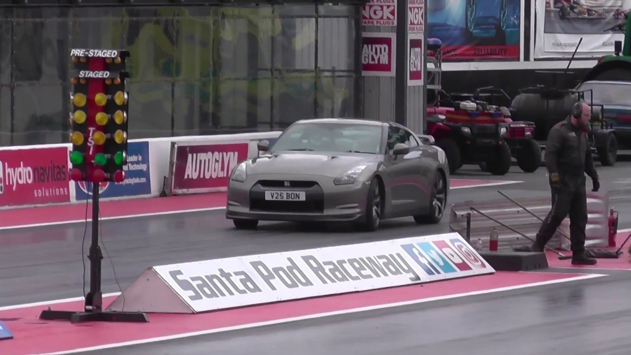 R35 Nissan GT-R vs Mazda RX-7 V8 - 1/4 Mile Drag Race - YouTube
