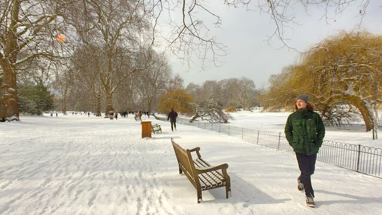 LONDON WALK | St James's Park in the Snow | England - YouTube