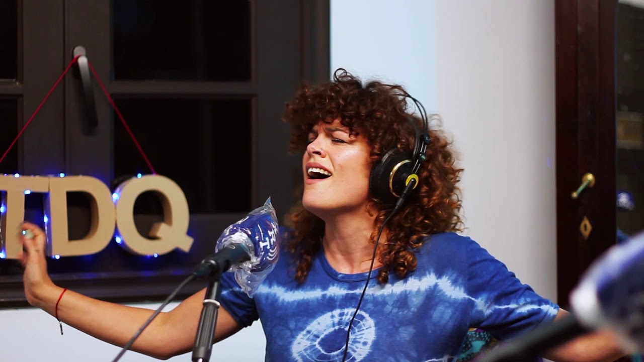 Mel Ómana canta #Madura - YouTube