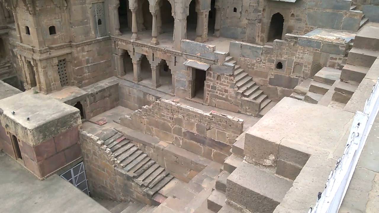 Moon Temple on way to Agra - YouTube