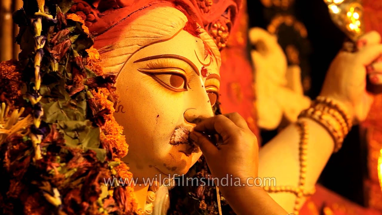 Women offering sweet to maa Durga: Kolkata - YouTube