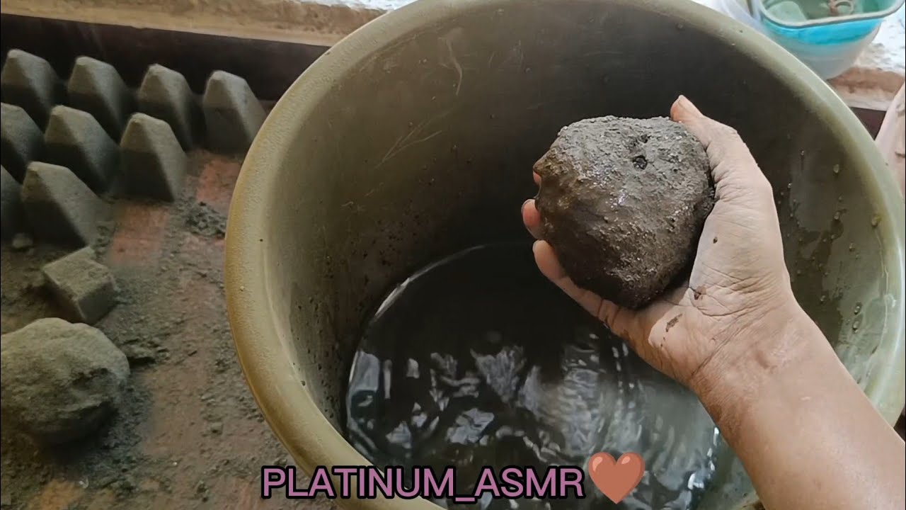 Pure green sand clay pot crumbling/ dry and water bucket crumbling 🧿 ...
