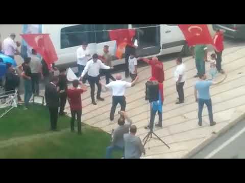 AK Partililer erik dalı oynayarak kutladı...