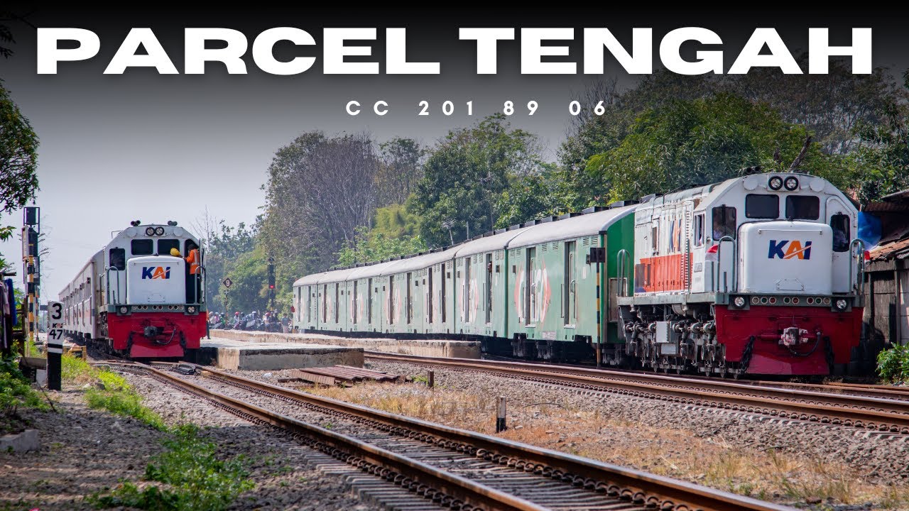 MOMEN! KA Parcel Tengah dibawa lokomotif CC 201 89 06 MN menyusul KA ...