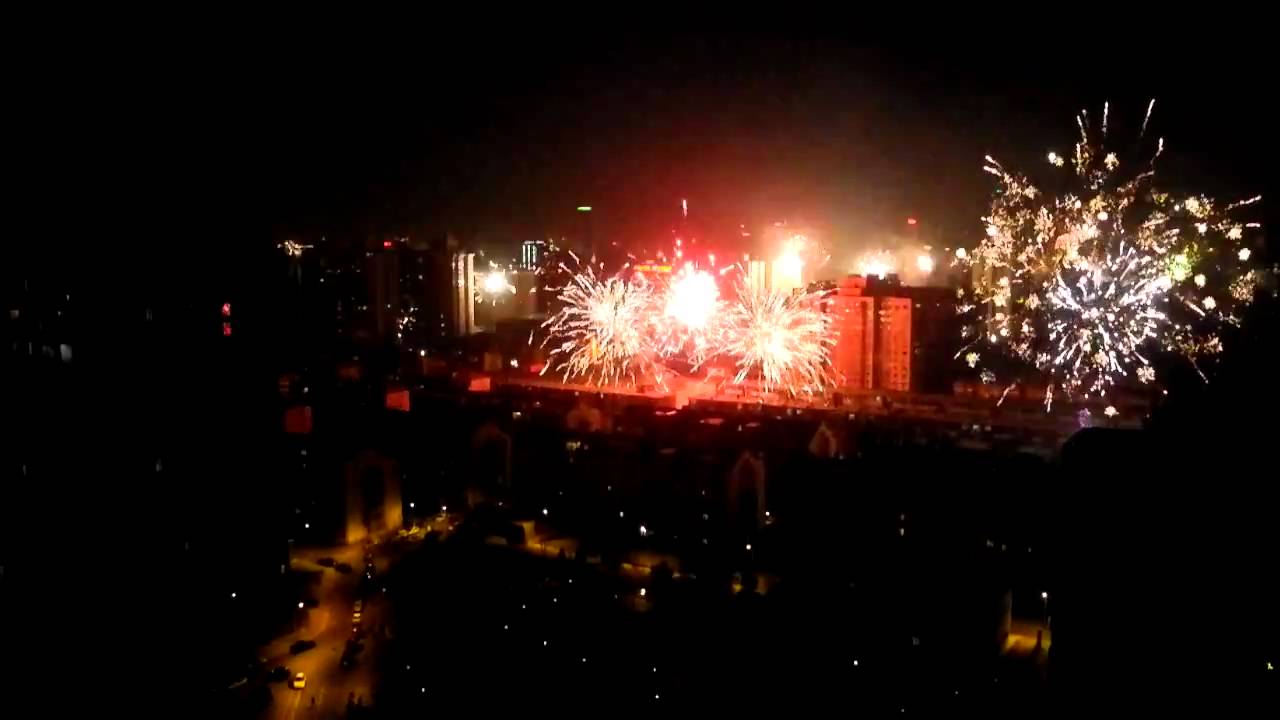 Chinese new year fireworks in Beijing - 2011 (2) - YouTube