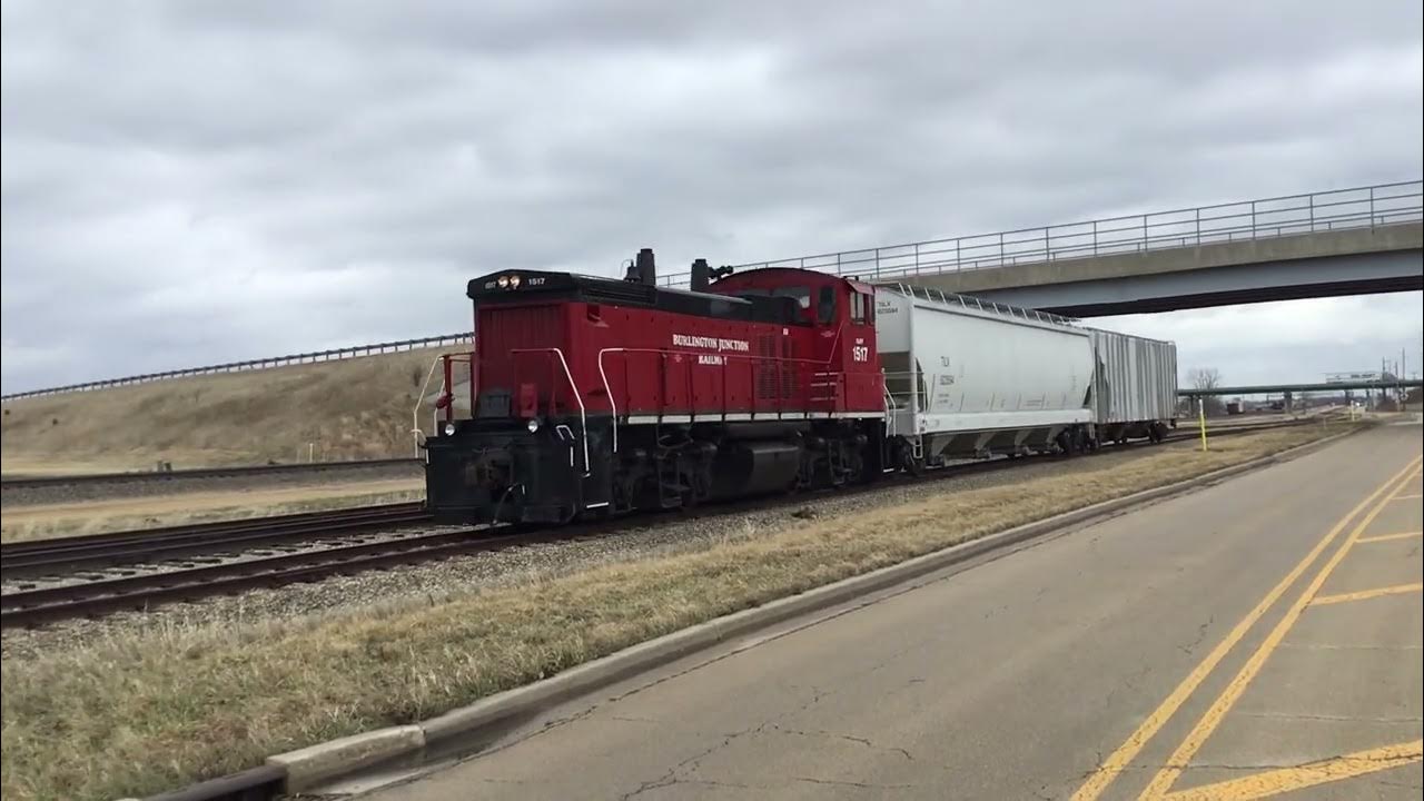 BJRY 1517 (MP15DC) pulls two cars in Rochelle, IL 03/22/22 - YouTube