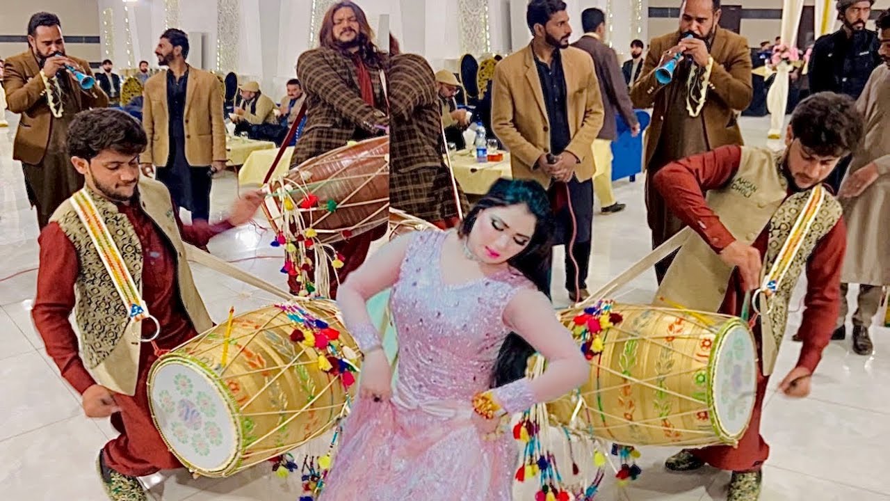 Big Dhol Entry Ahsan Dhol Master in Mainwali - YouTube