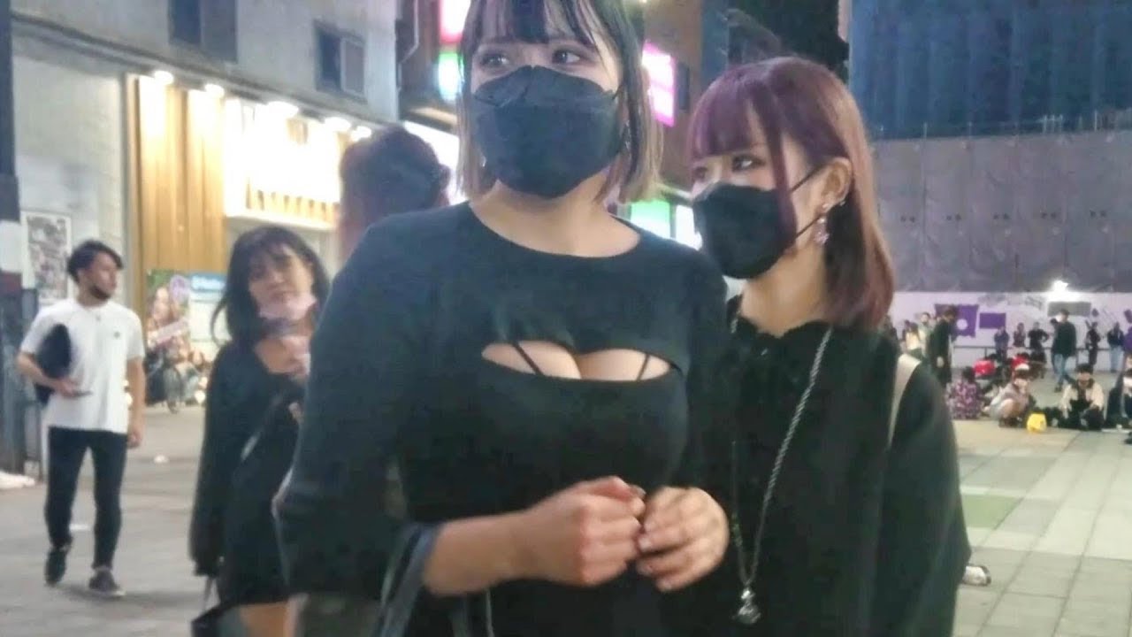 トー横キッズ未成年女子 泥酔してゲロ吐いてパンツ見える 高音質3dサウンド 新宿歌舞伎町 エロい女 ぴえん トー横界隈 コマ劇場前シネシティ