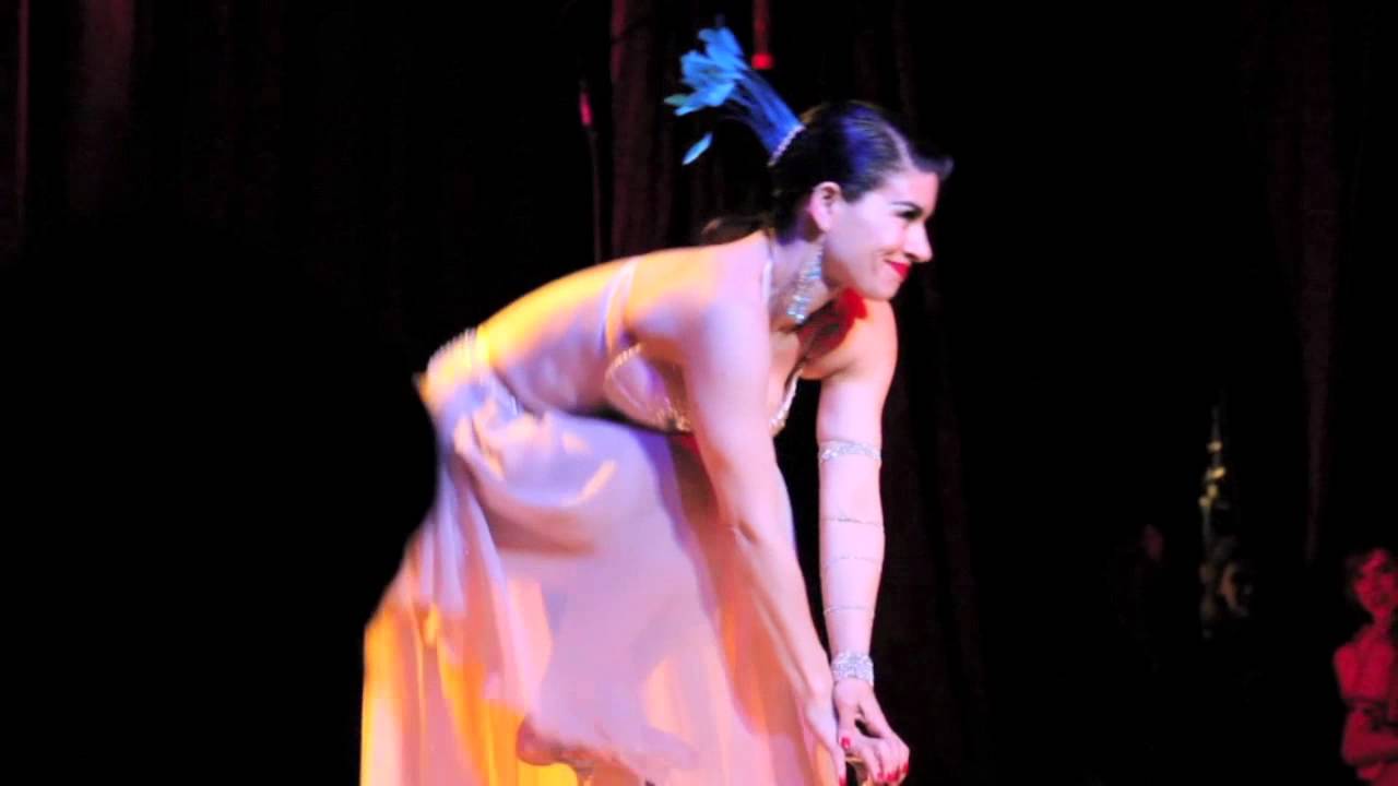 San Francisco Bellydancer Shabnam Dance On Glasses Youtube