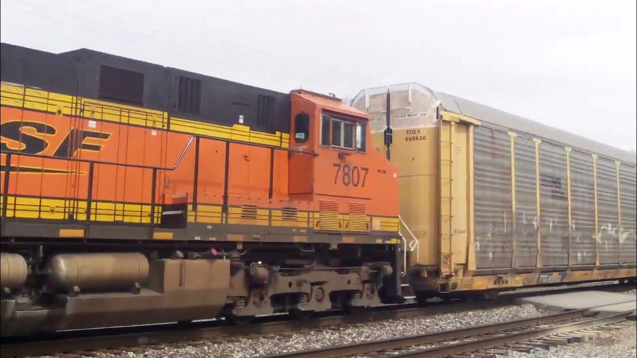 NS 35N @ CLYMERS, IN 3 28 23 NS 8021 BNSF 7807 - YouTube