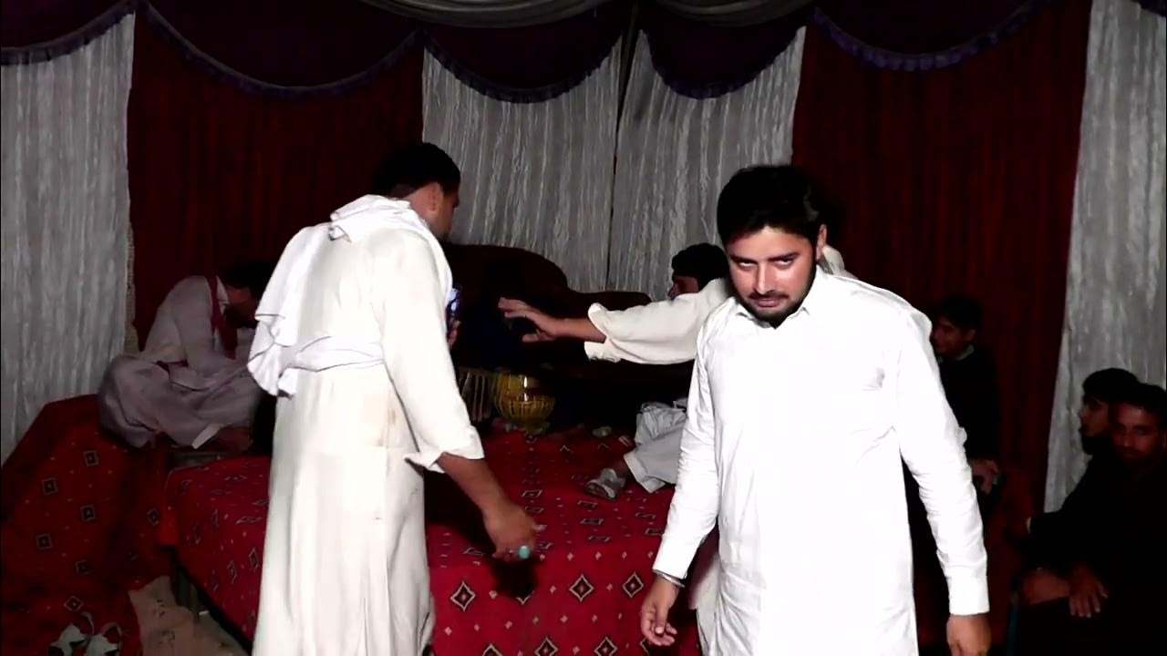 DOHRY BY BERA MUSALI AT MOCHH FARHAN WEDDING - YouTube