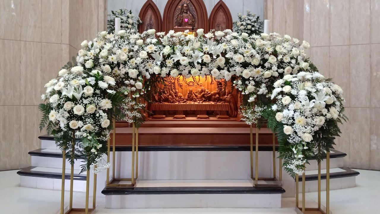 e373 Rangkaian bunga memanjang depan altar (wedding) - YouTube