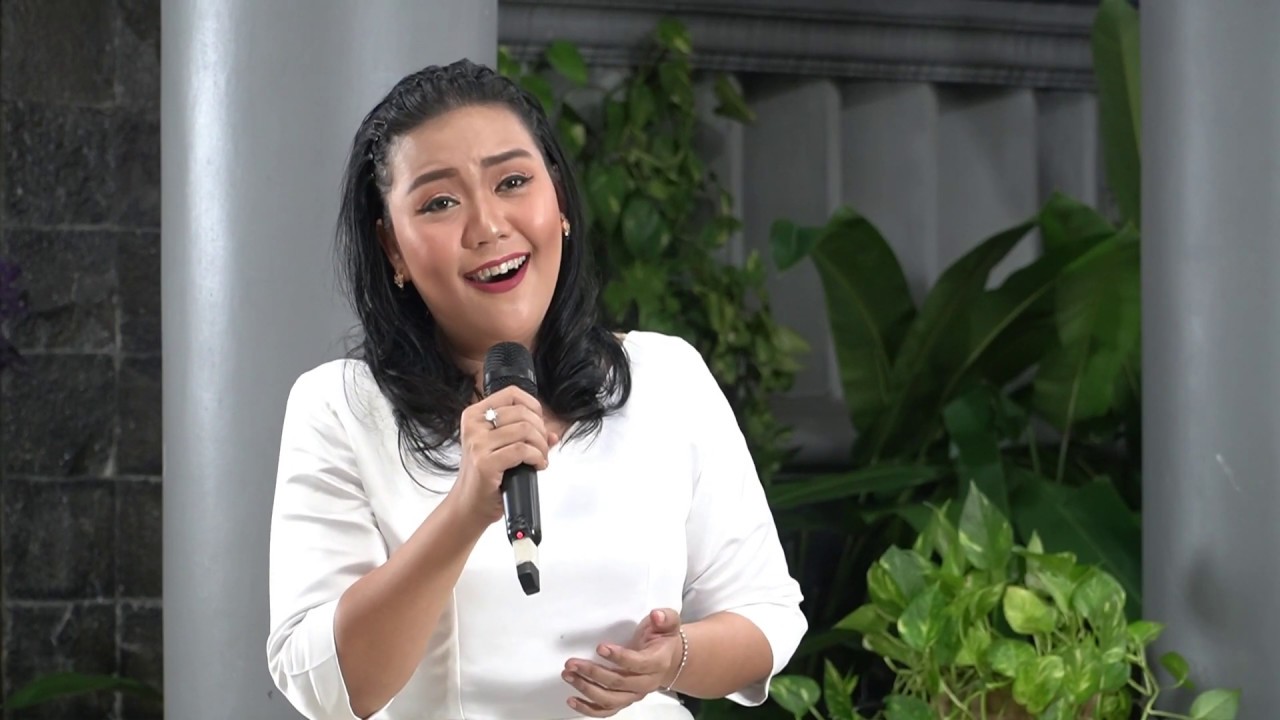 Stefani Ayu Paramitha - Ave Maria - YouTube