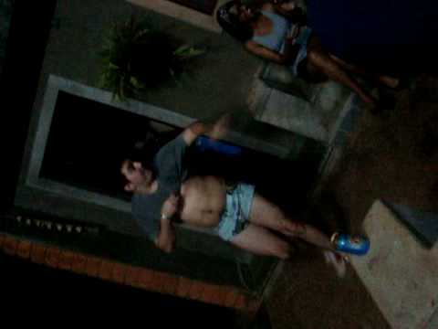Kaue dançando calypso
